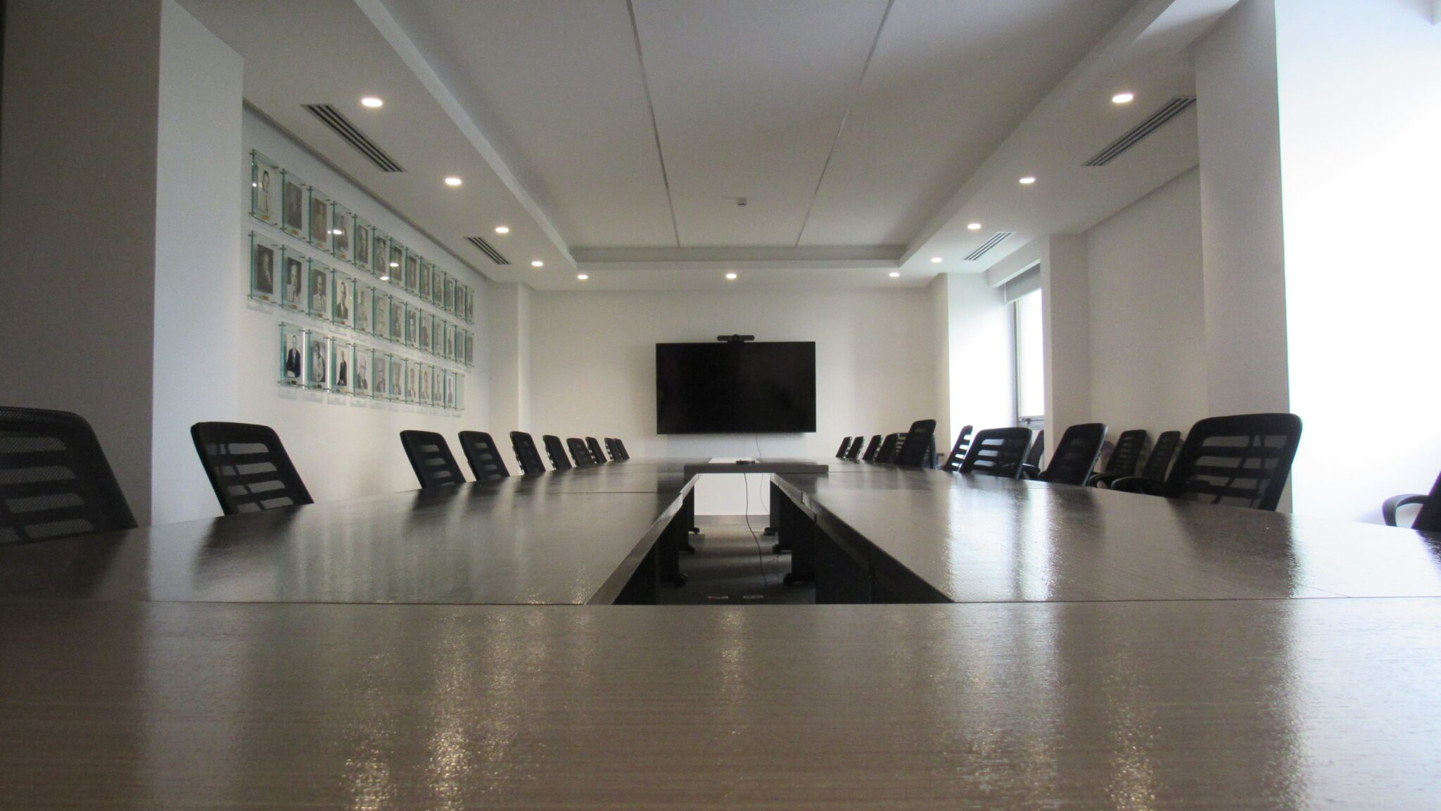 VenAmCham renueva y presenta sus modernas oficinas en el piso 1 de la ...